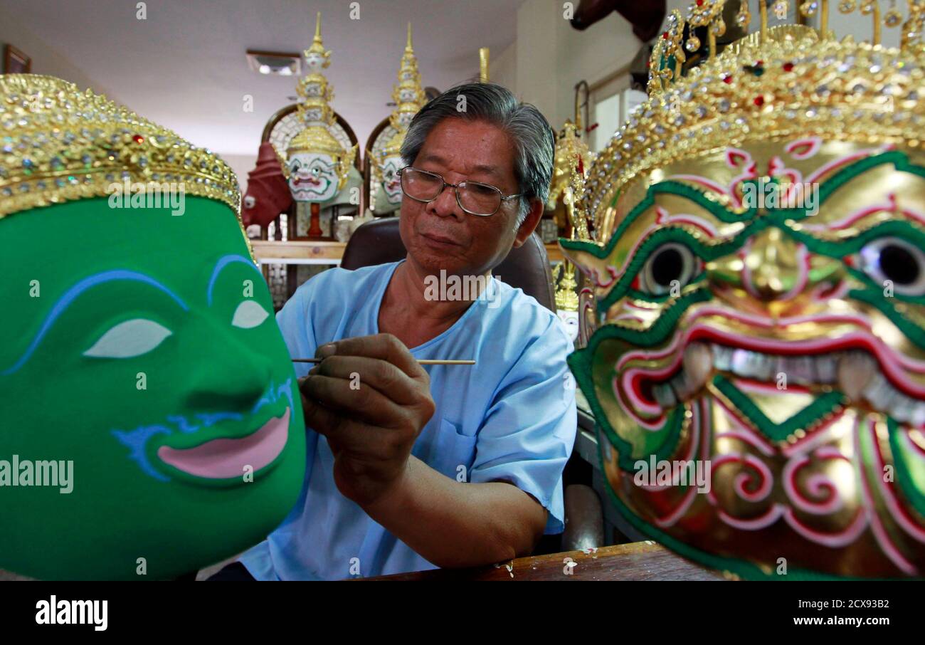 Khon dance masks hi-res stock photography and images - Alamy
