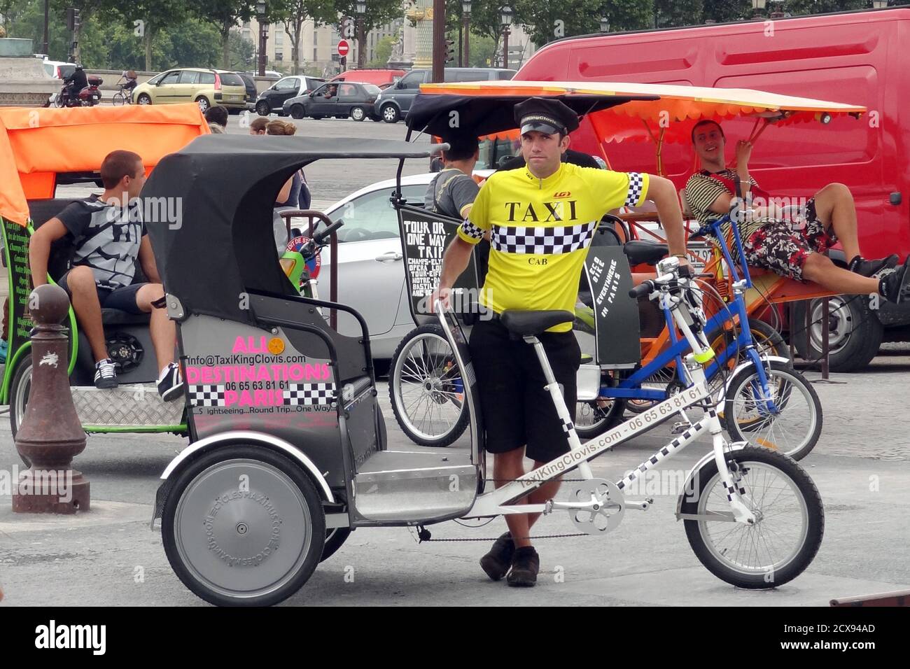 Paris a velo hi-res stock photography and images - Alamy