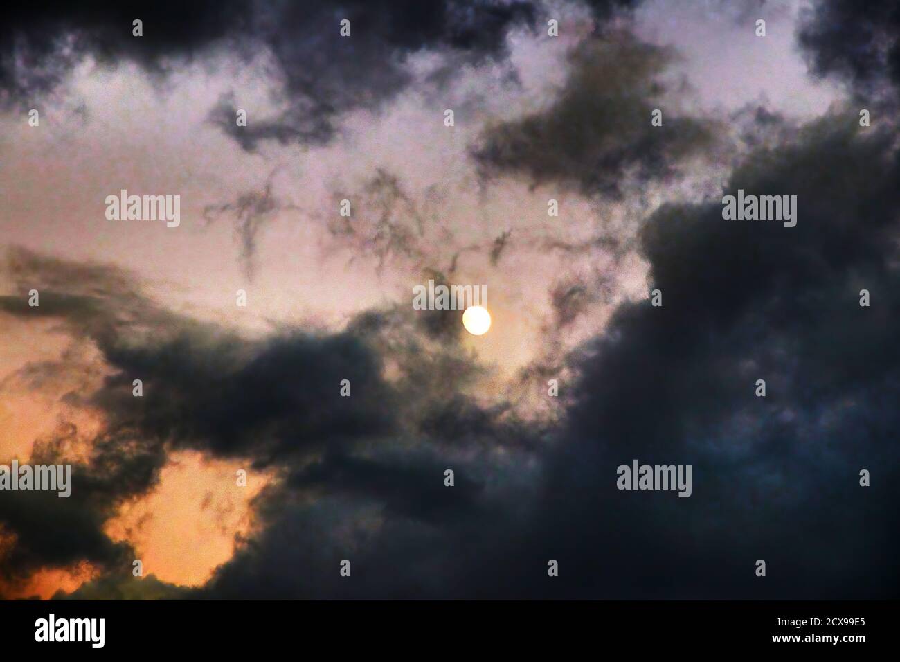 Spooky sky no moon hi-res stock photography and images - Alamy