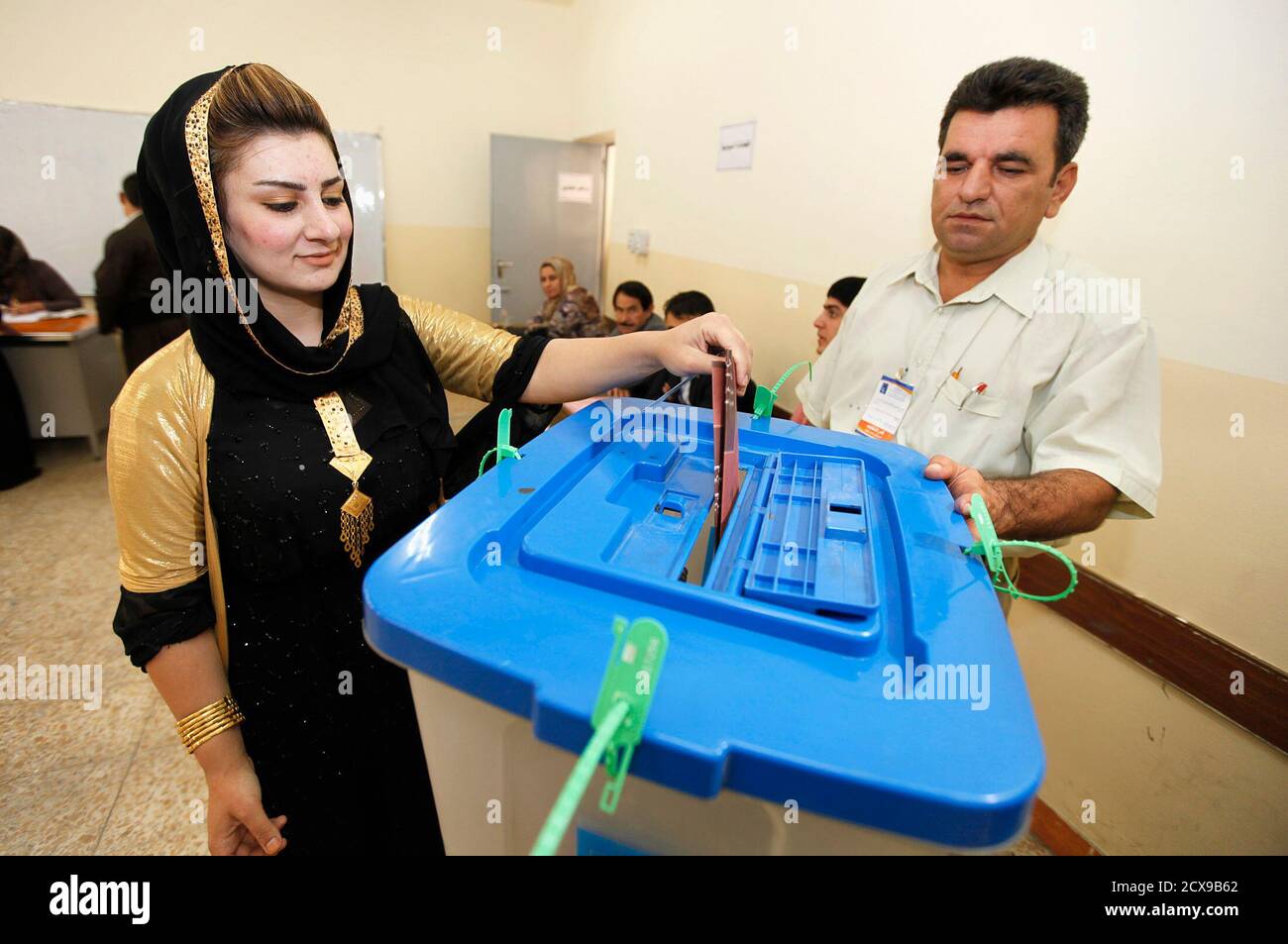 Kurd woman voting hi-res stock photography and images - Alamy