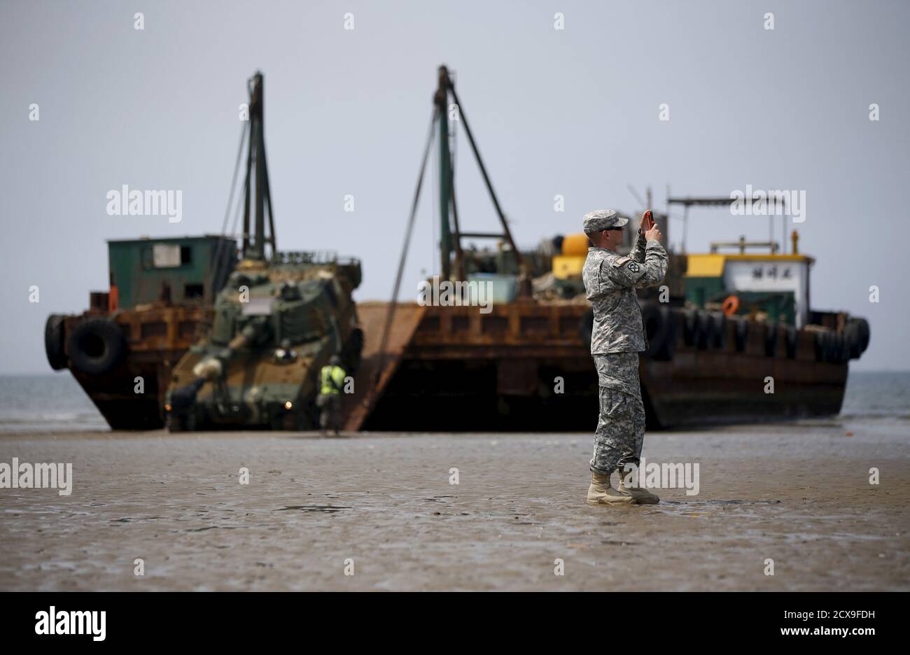 Joint logistics hi-res stock photography and images - Alamy