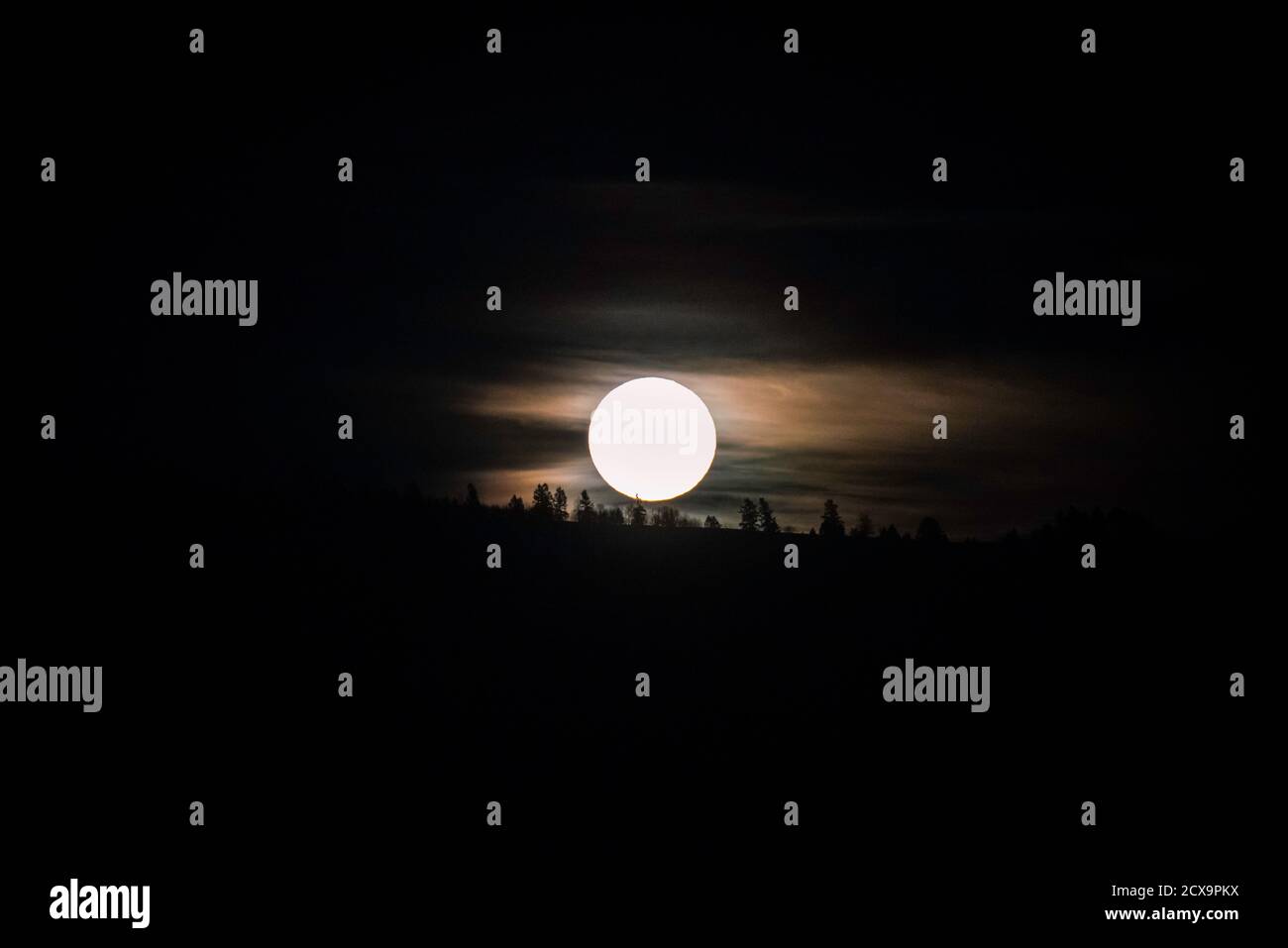Full moon in grand tetons hi-res stock photography and images - Alamy