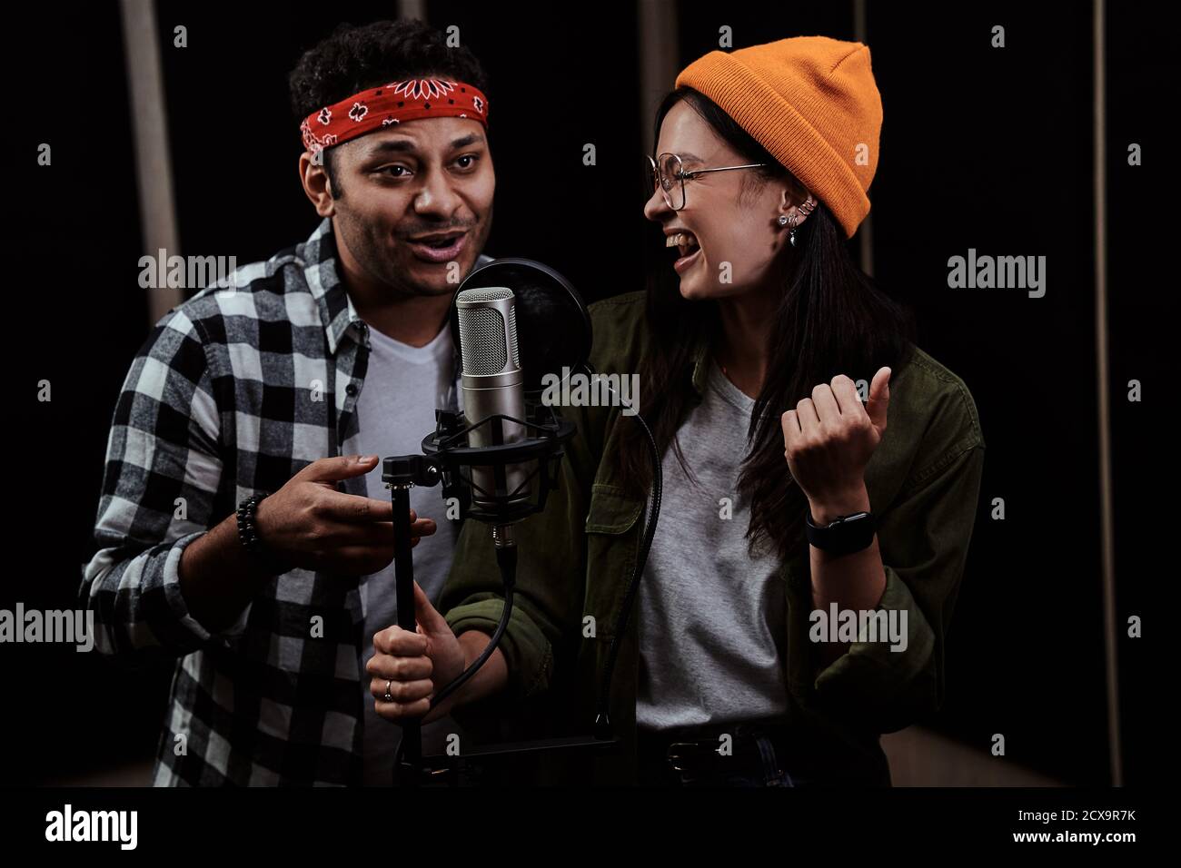 Male female duet hi-res stock photography and images - Alamy