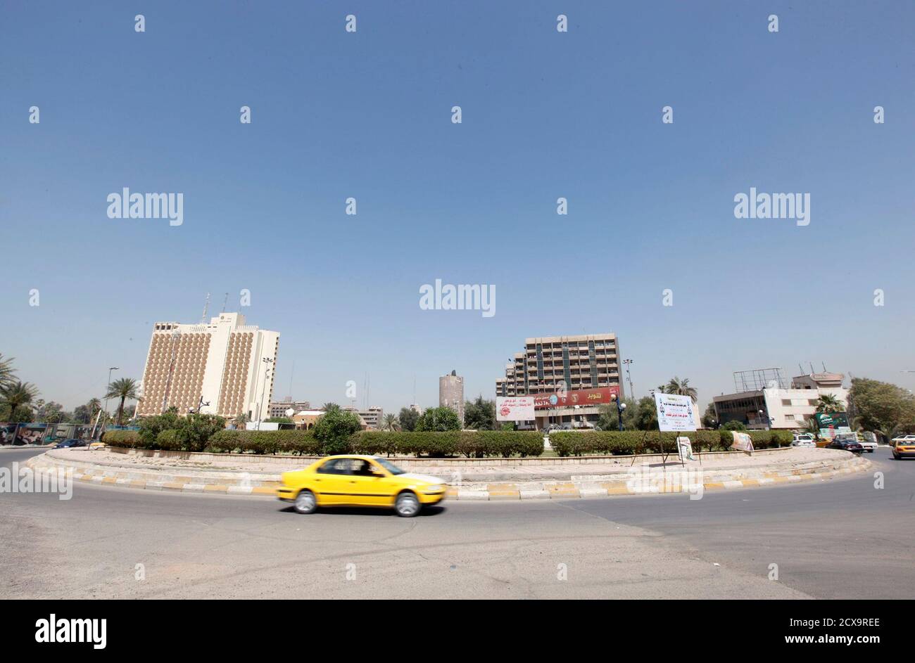 Saddam hussein statue iraq hi-res stock photography and images - Alamy