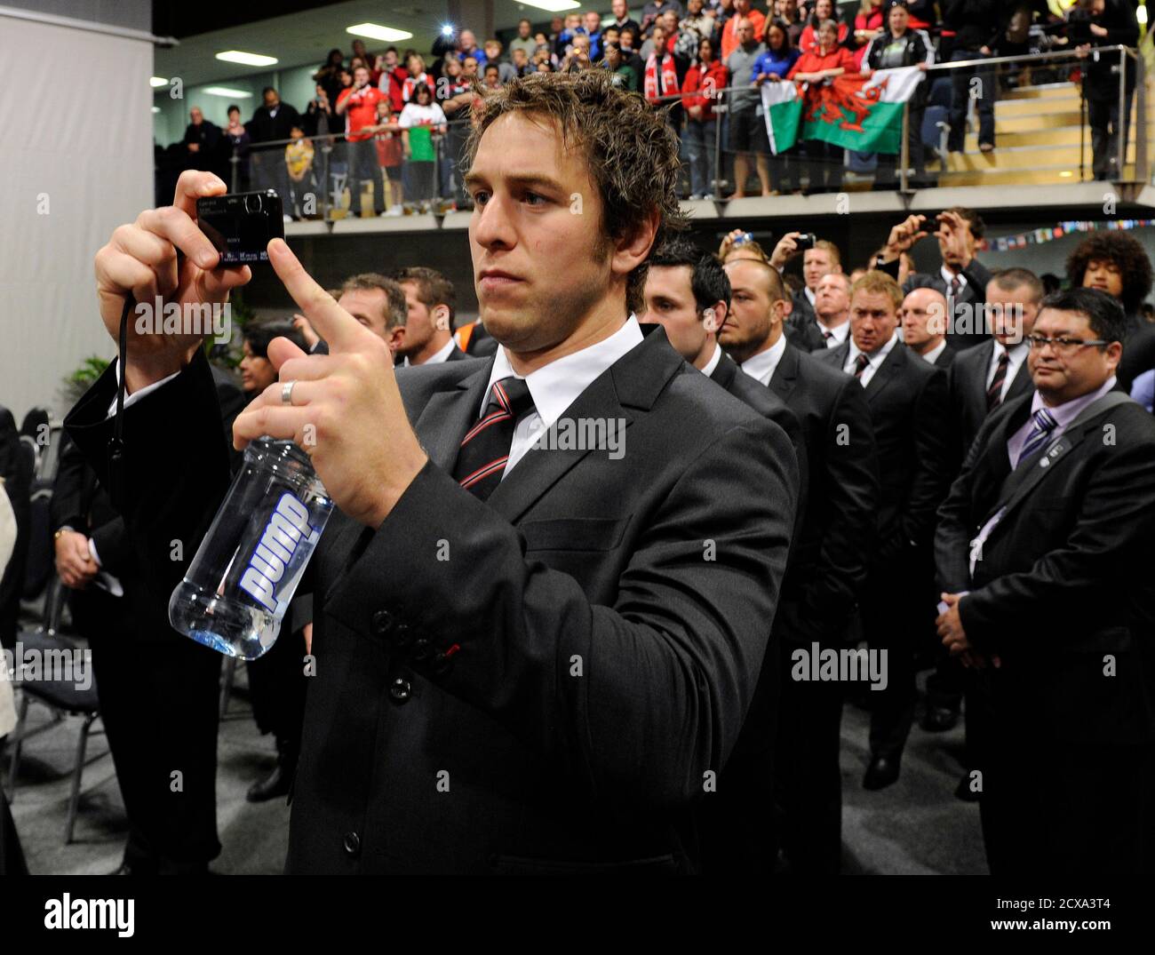 Ryan jones rugby player hi-res stock photography and images - Alamy