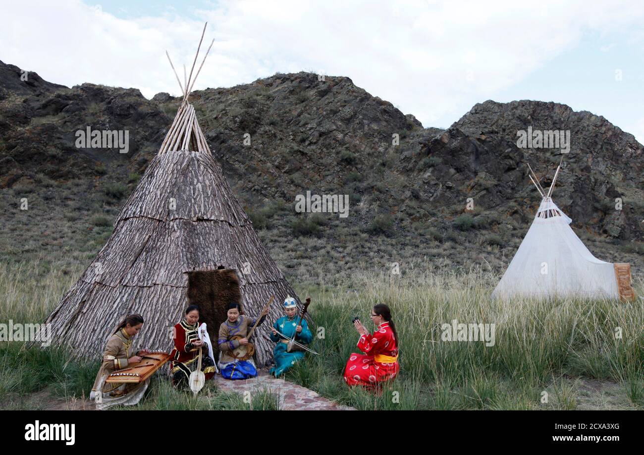 Tuvan people hi-res stock photography and images - Alamy