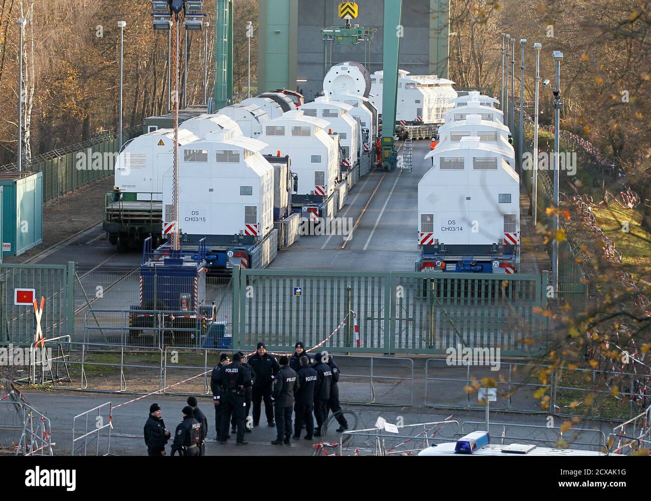 Lifted trucks hi-res stock photography and images - Alamy