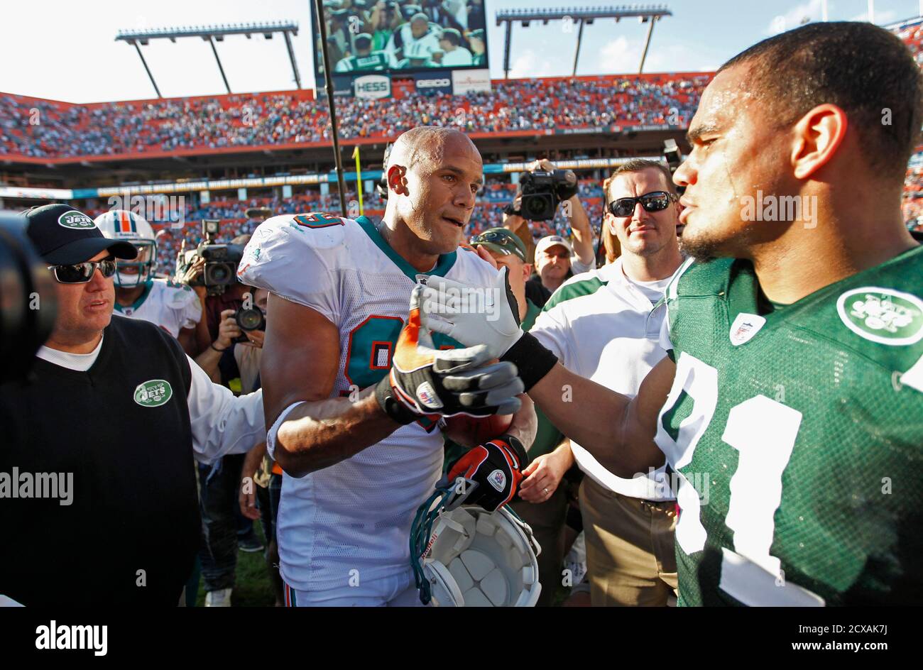 Hands on head football hi-res stock photography and images - Alamy