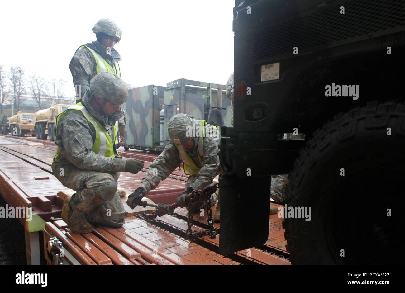 Binding chains hi-res stock photography and images - Alamy