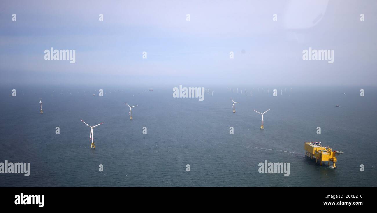 Offshore wind platforms hi-res stock photography and images - Alamy