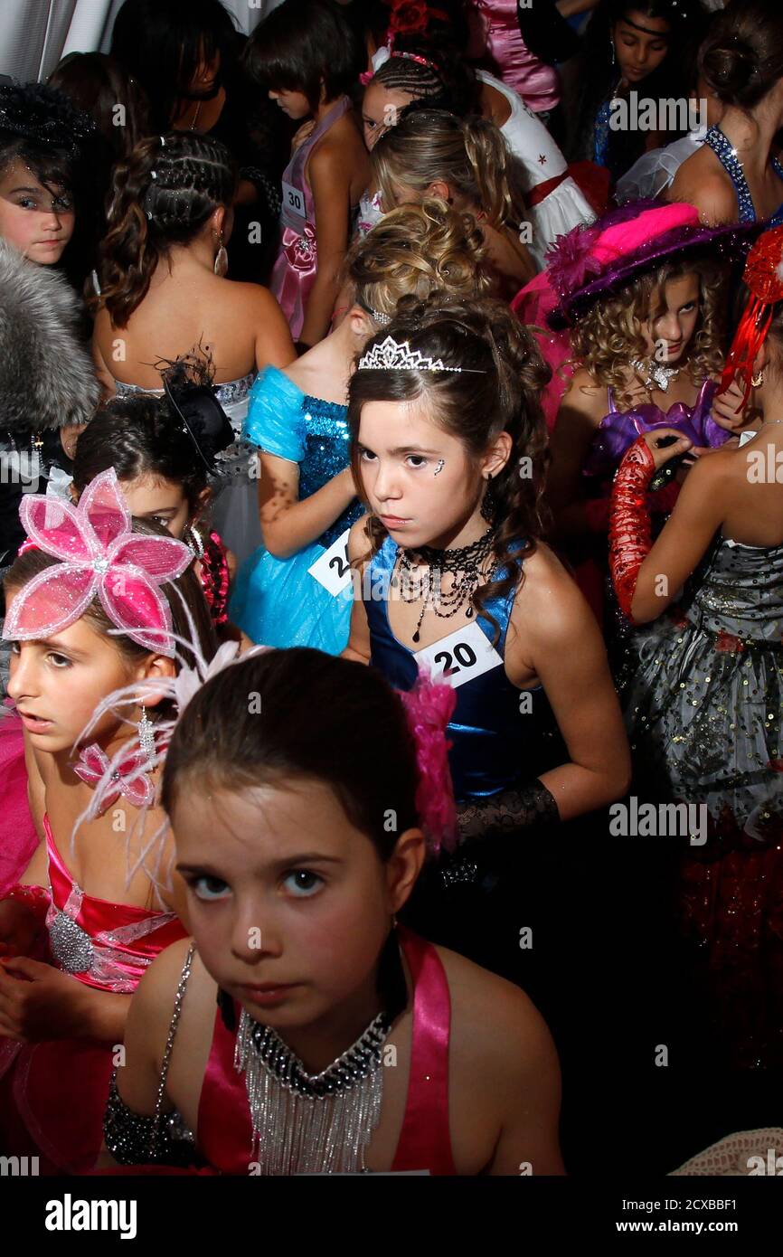 Mini miss contest hi-res stock photography and images - Alamy