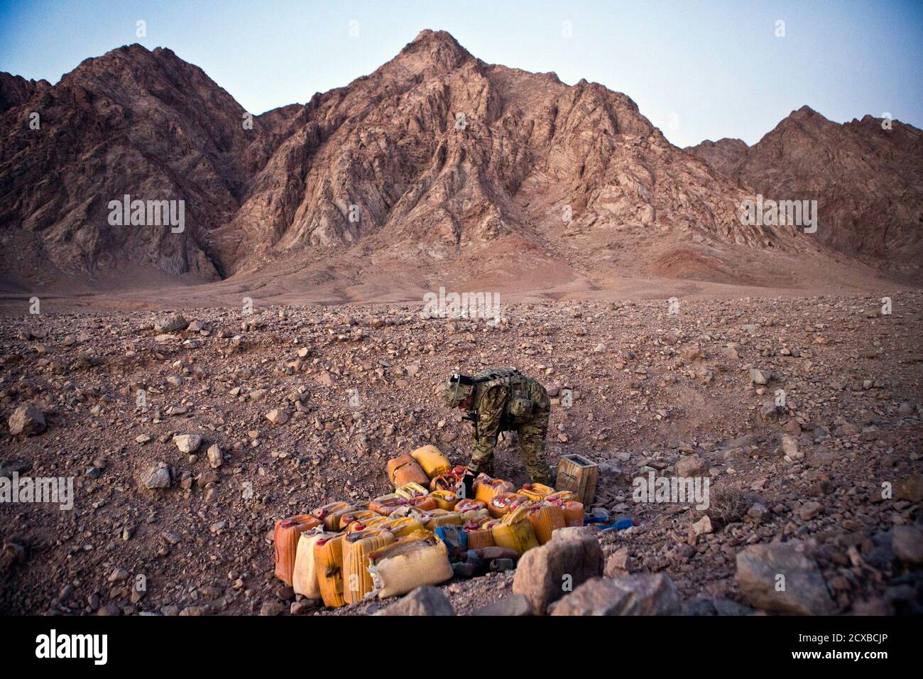 Explosive ordinance disposal company hi-res stock photography and ...