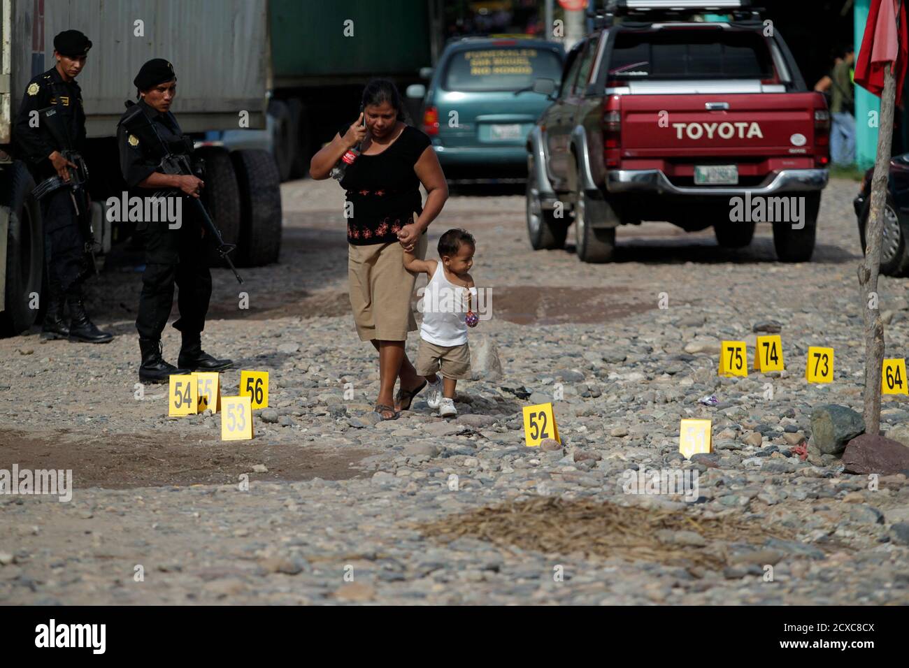 Guatemalan policeman hi-res stock photography and images - Alamy