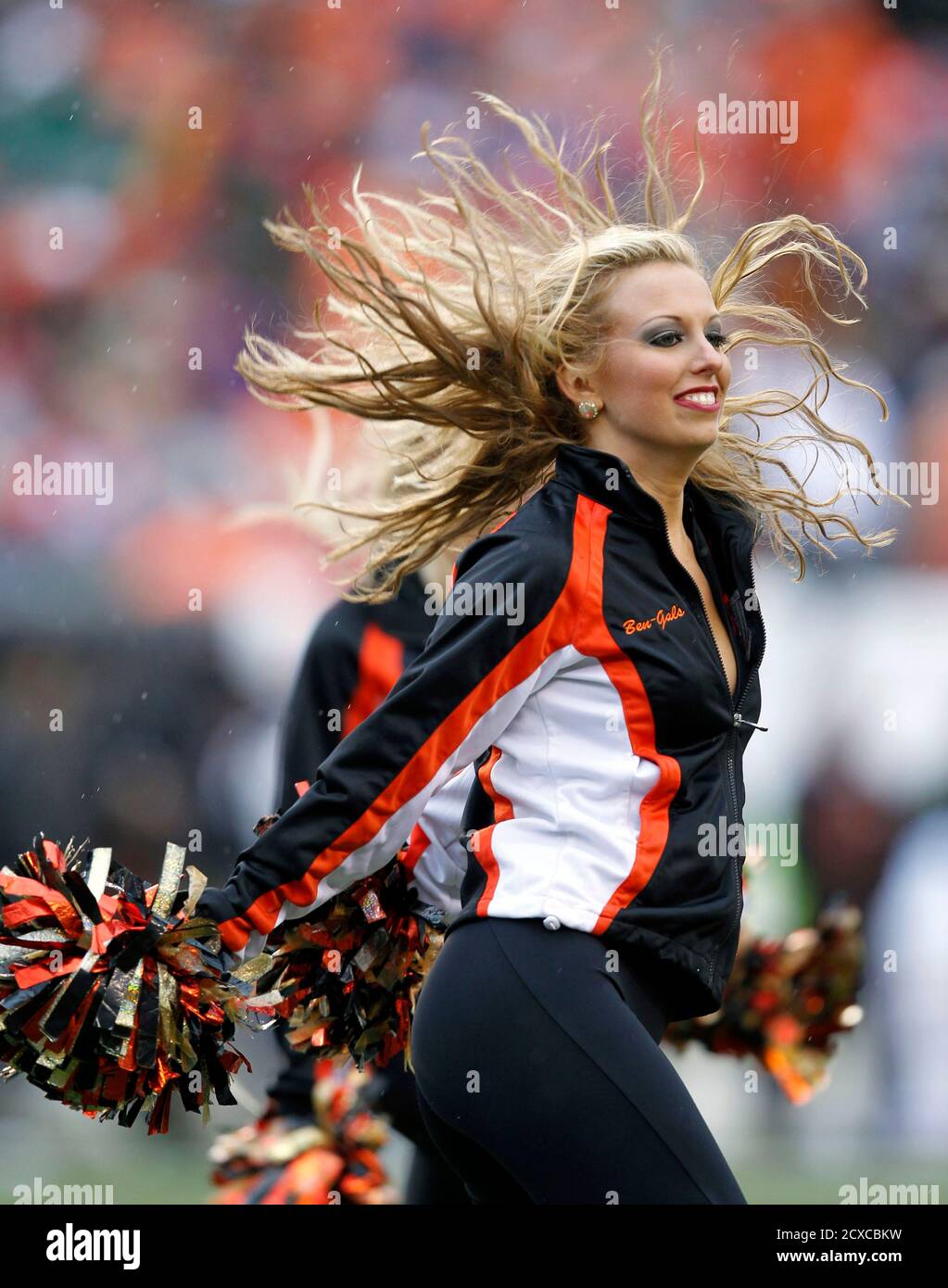Nfl cheerleaders team hi-res stock photography and images - Alamy
