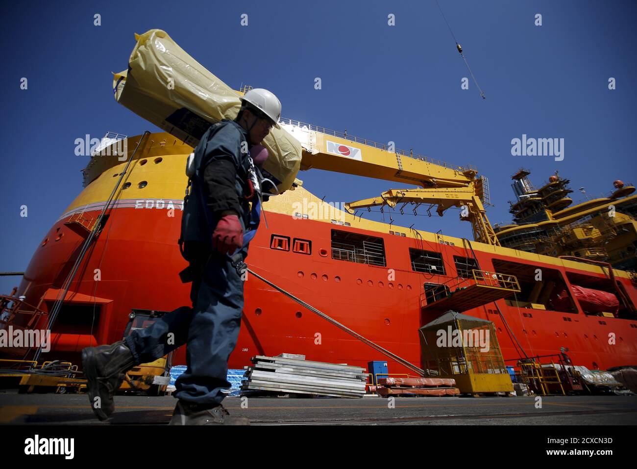 Hyundai heavy industries shipyard hi-res stock photography and images ...