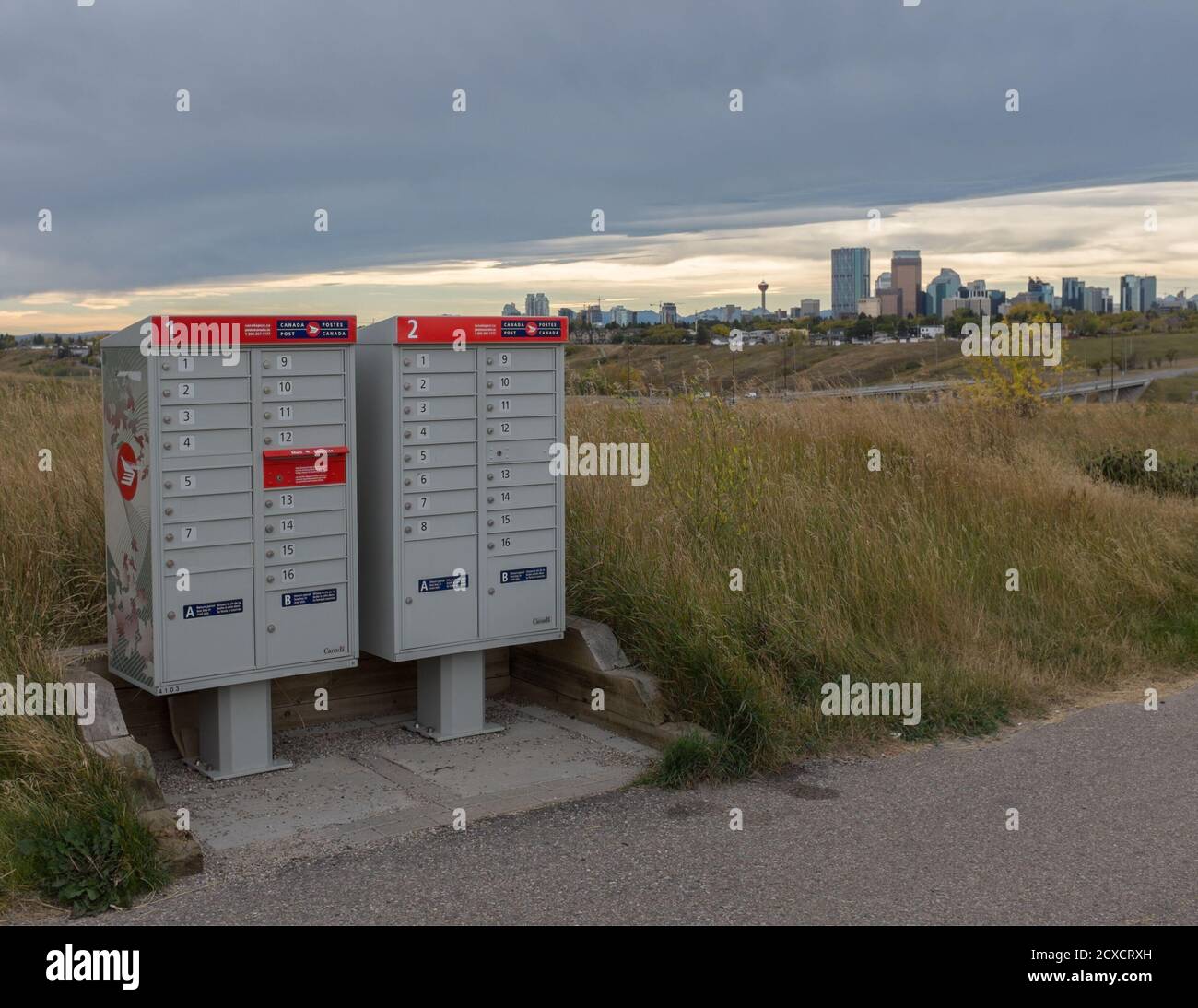 Boxes in towers hi-res stock photography and images - Alamy