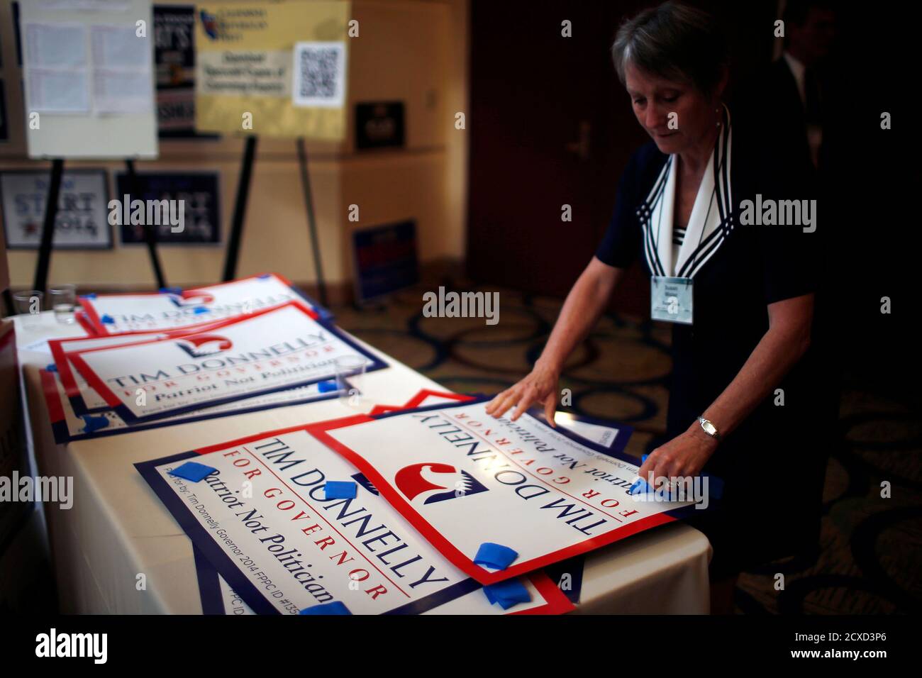 California republican party worker hi-res stock photography and images ...