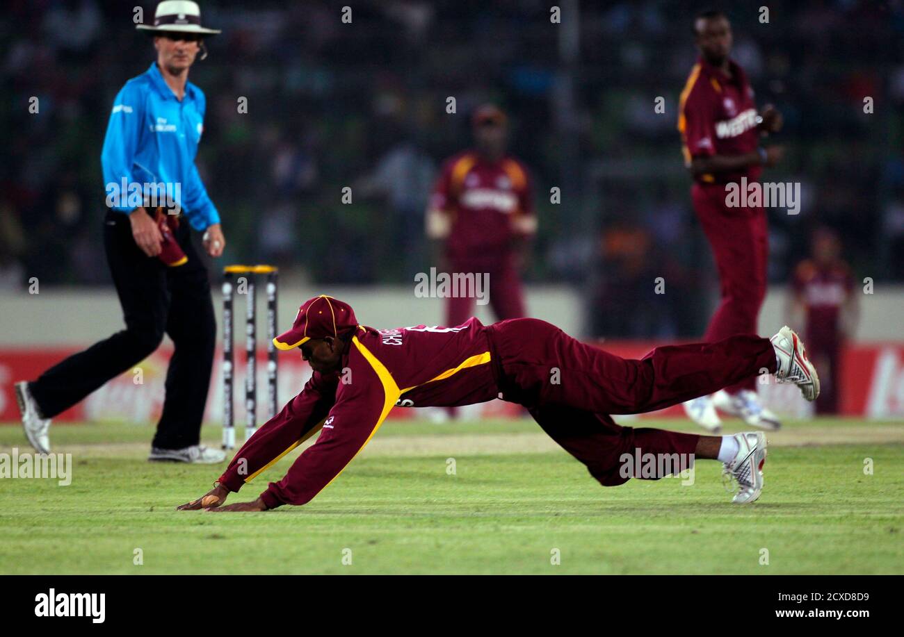Umpire billy bowden hi-res stock photography and images - Alamy