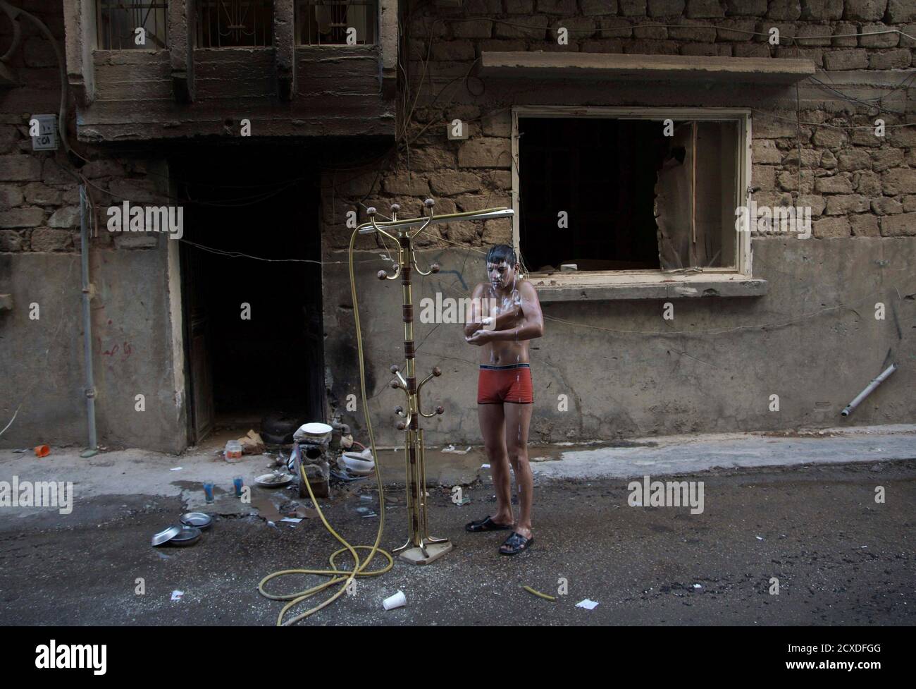 Army shower hi-res stock photography and images - Alamy