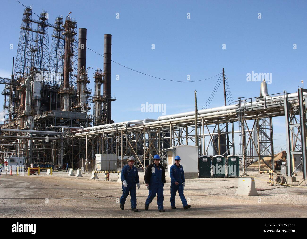 Crude oil distillation process hi-res stock photography and images - Alamy
