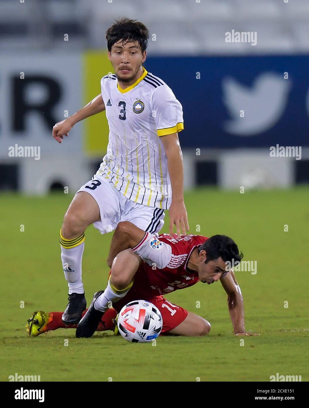 Doha, Qatar. 30th Sep, 2020. Ehsan Pahlevan (R) of Persepolis FC vies ...