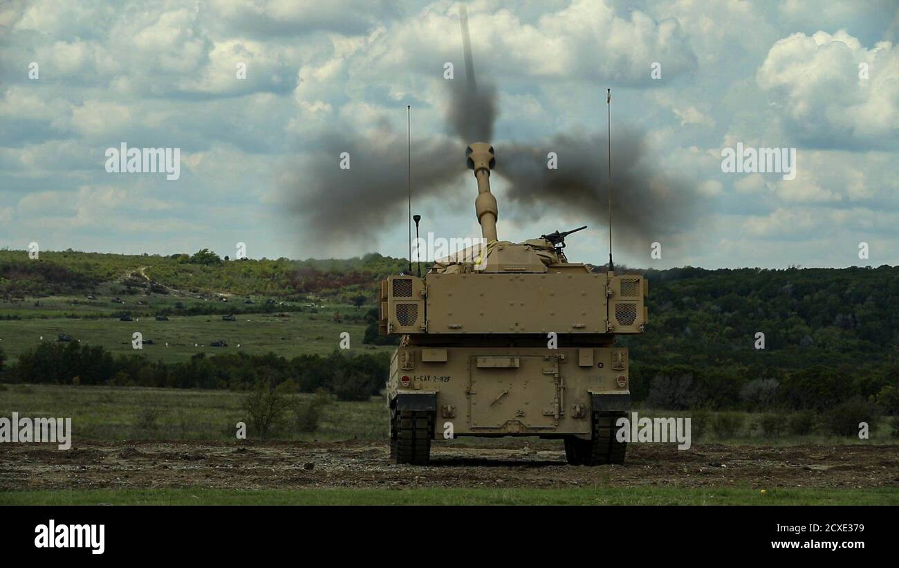Troopers with 2nd Battalion, 82nd Field Artillery Regiment (2-82 FA ...