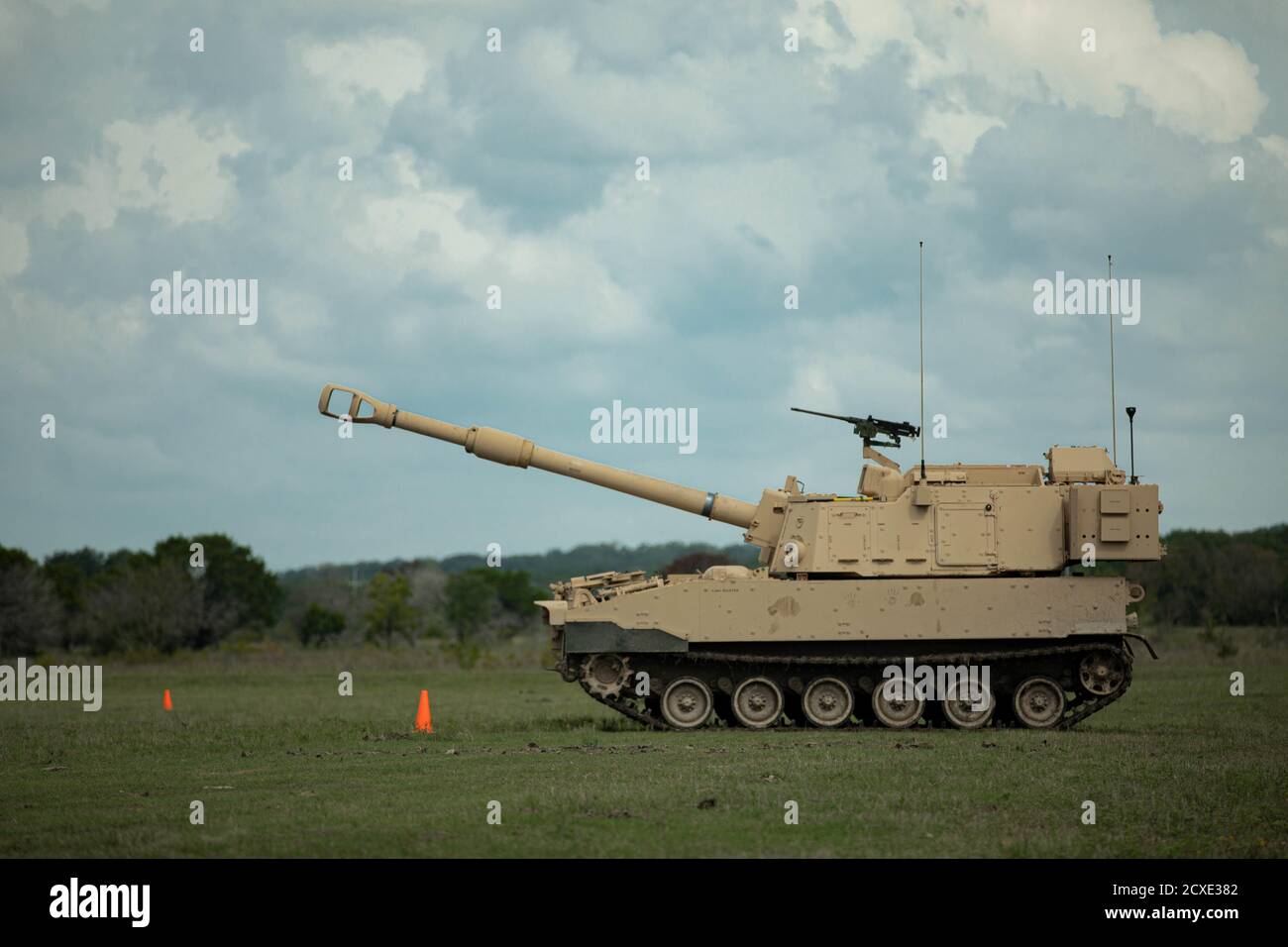 Troopers with 2nd Battalion, 82nd Field Artillery Regiment (2-82 FA ...