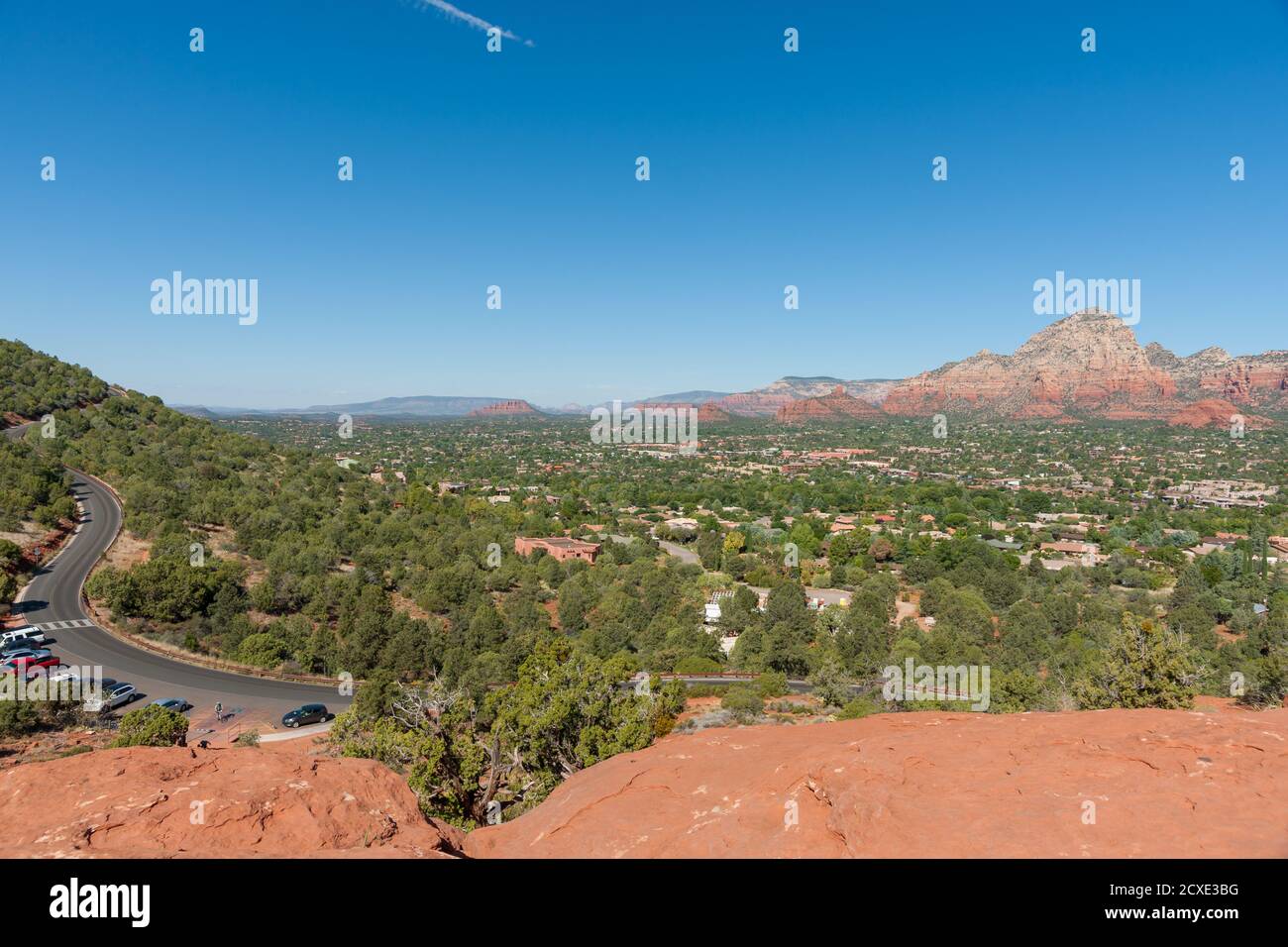 Highway through high desert hi-res stock photography and images - Alamy