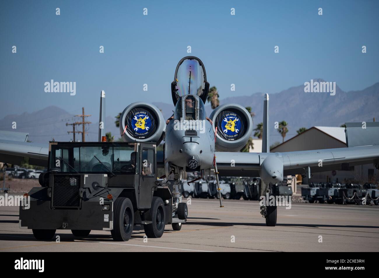 Aircraft Tug High Resolution Stock Photography and Images - Alamy