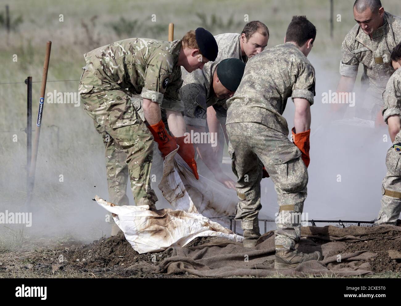 Hangi Cooking Method High Resolution Stock Photography and Images - Alamy