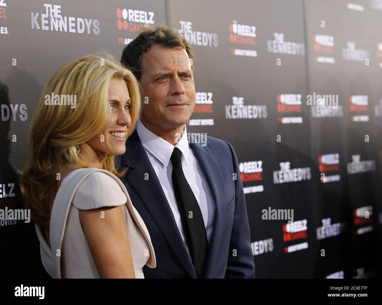 Greg kinnear wife helen labdon hi-res stock photography and images - Alamy