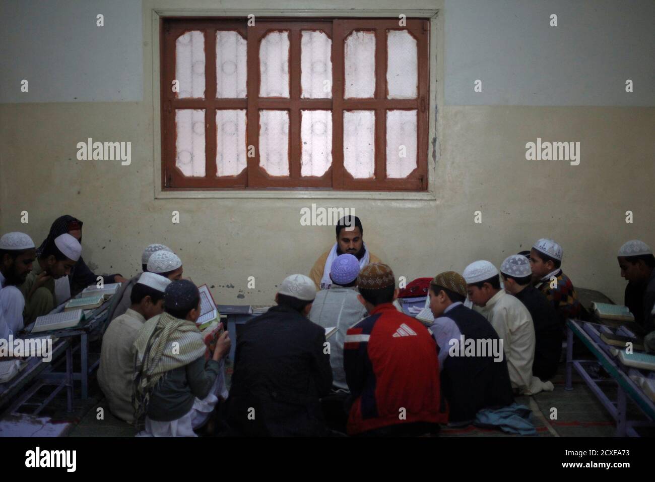 Boys study koran madrasa hi-res stock photography and images - Alamy