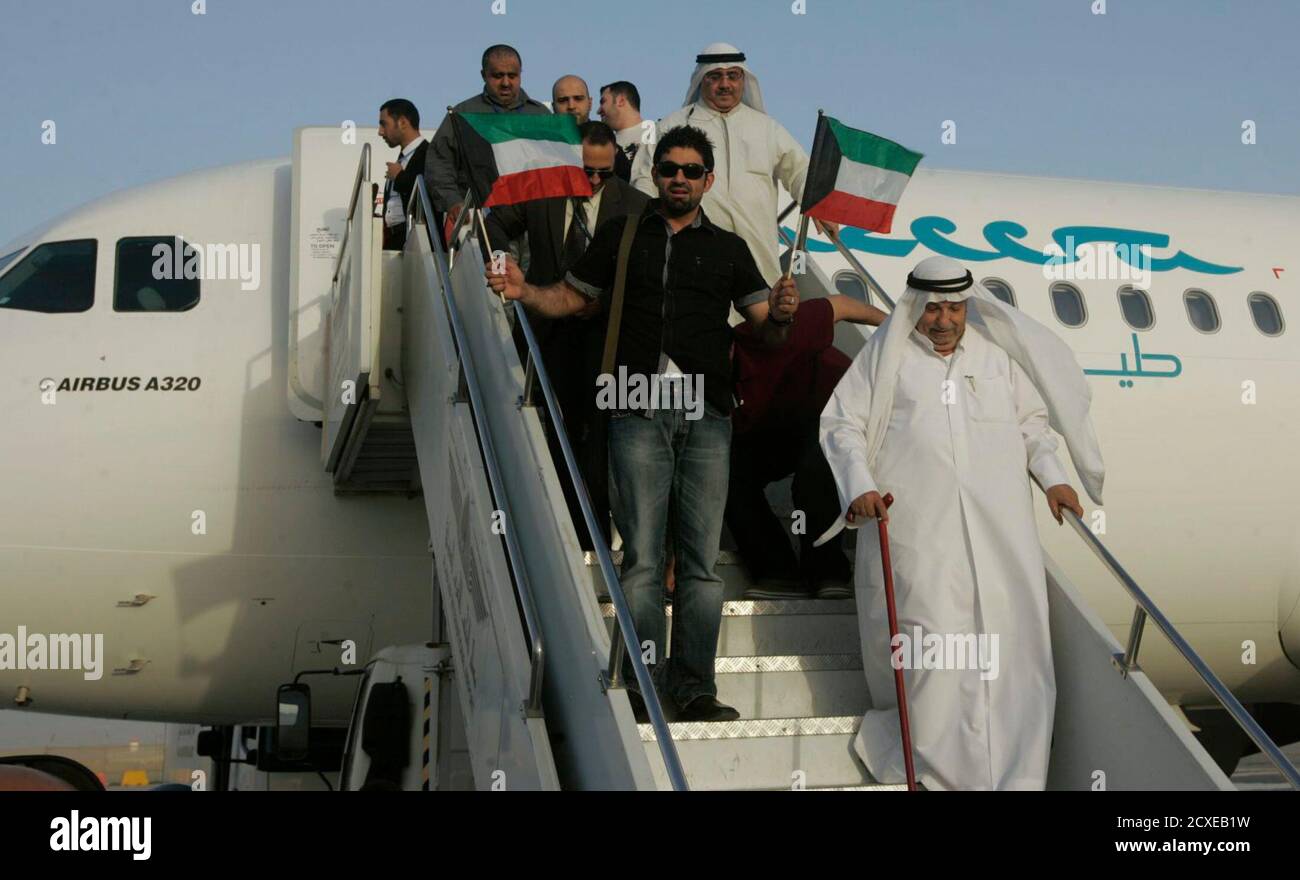 Kuwait airport 1990 hi-res stock photography and images - Alamy