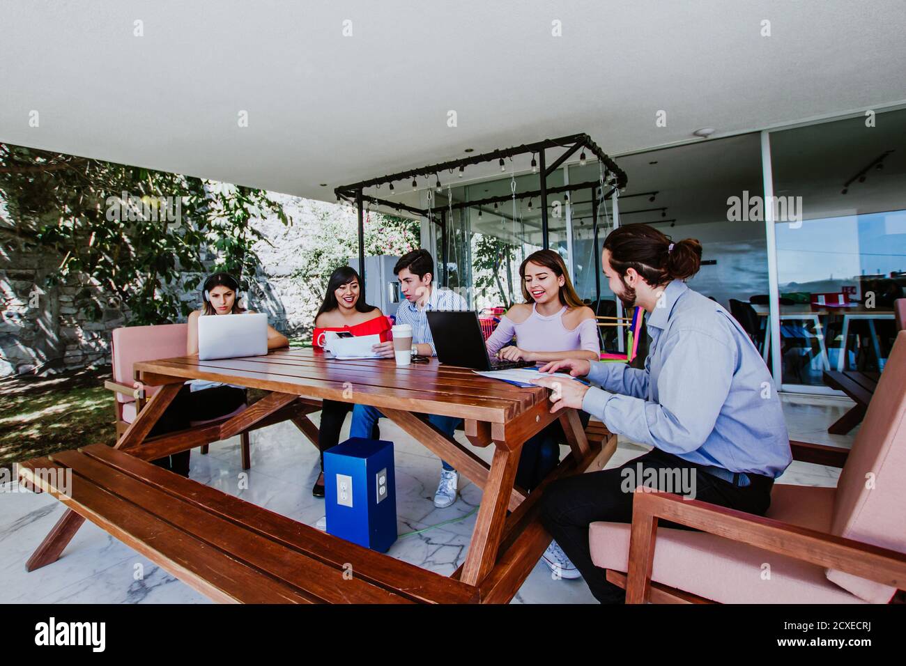 Hispanic college students in class hi-res stock photography and images ...