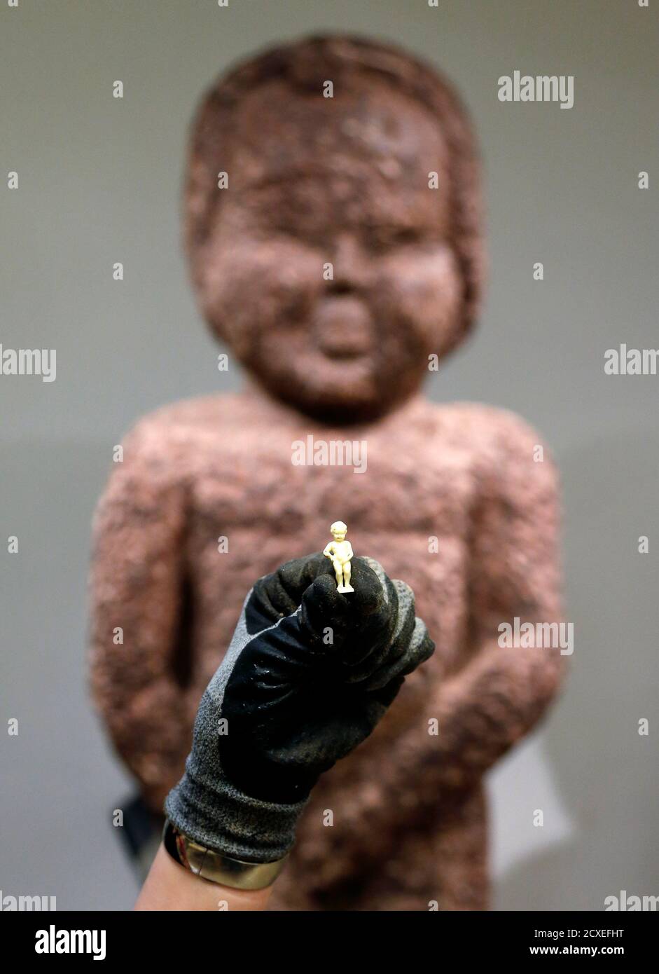 Manneken pis chocolate hi-res stock photography and images - Alamy