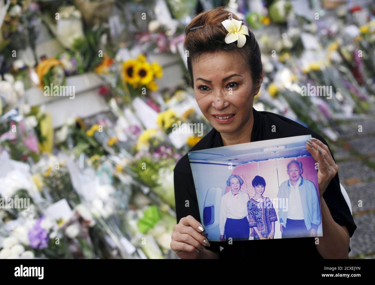 Singapore airlines stewardess hi-res stock photography and images - Alamy