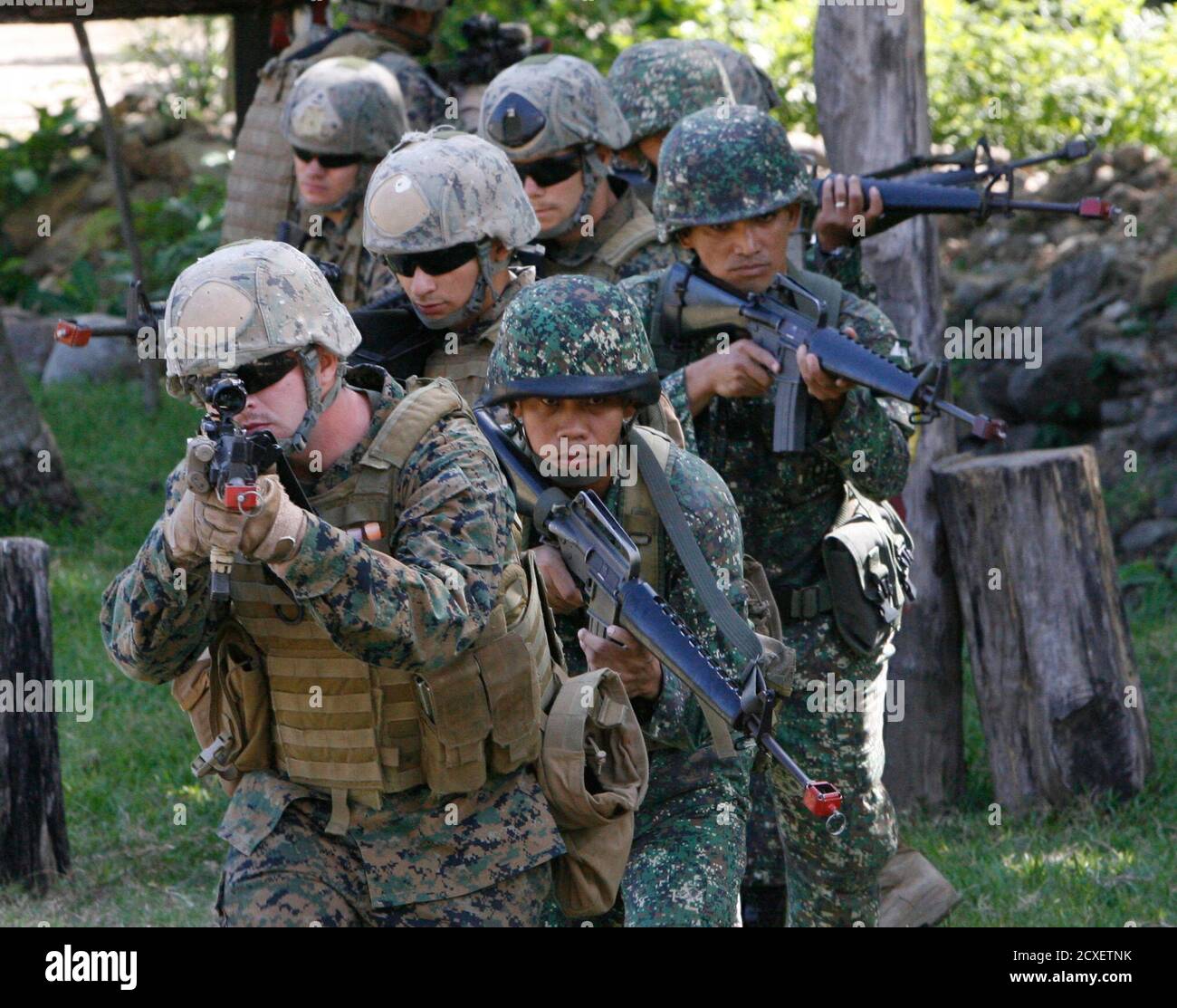 Soldiers luzon philippines hi-res stock photography and images - Alamy