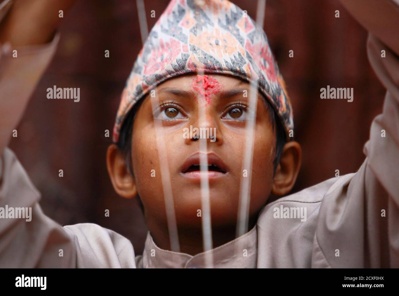 Hindu boy thread hi-res stock photography and images - Alamy