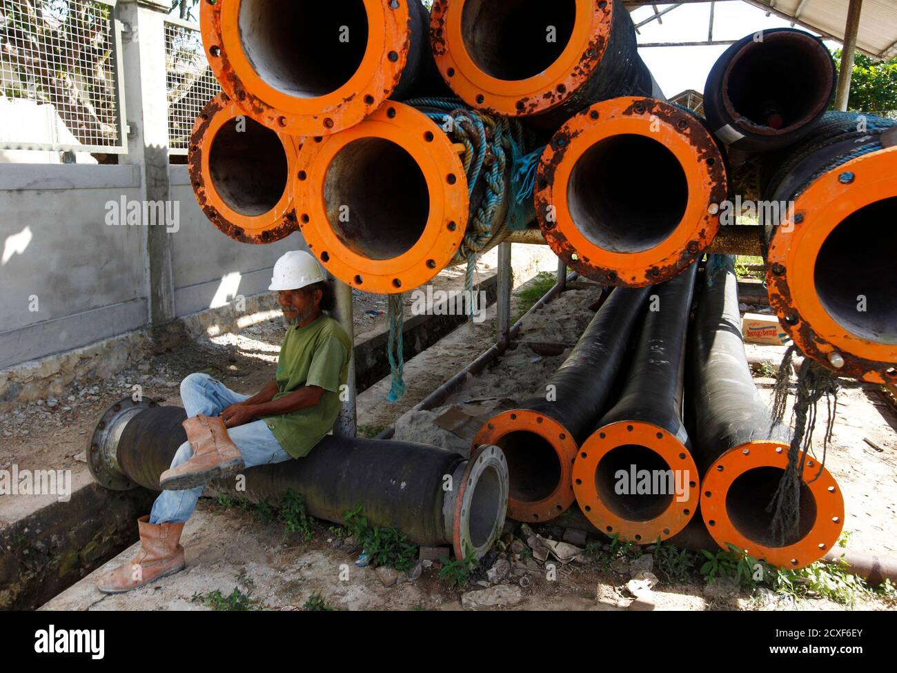 Production targets hi-res stock photography and images - Alamy