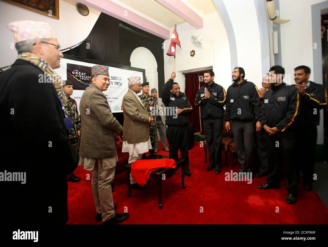 Apa sherpa everest hi-res stock photography and images - Alamy