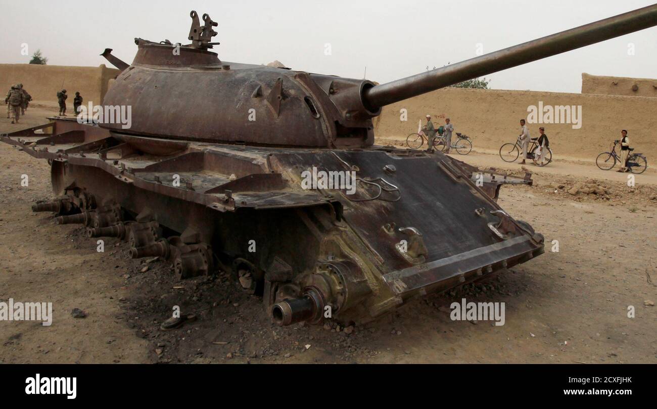 Afghanistan soldiers tank hi-res stock photography and images - Alamy