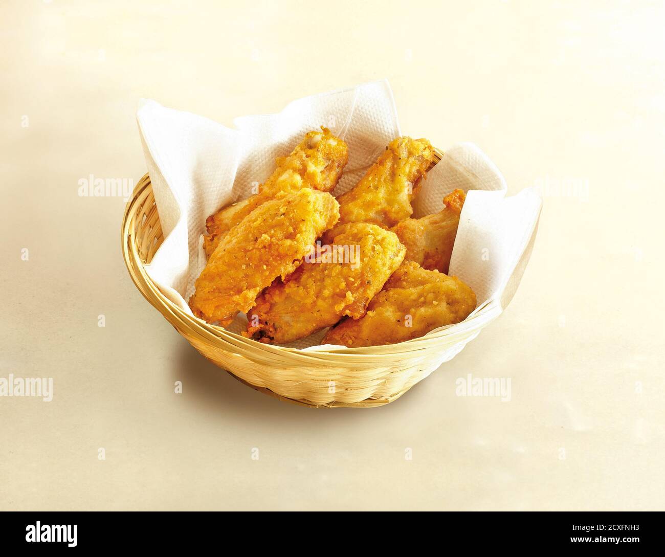 A basket of fried crispy chicken Stock Photo - Alamy