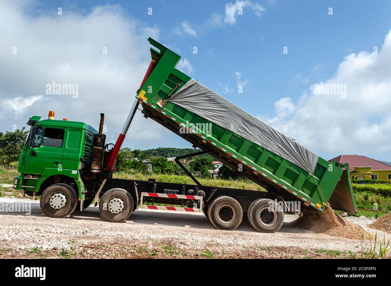 Side tipper hi-res stock photography and images - Alamy