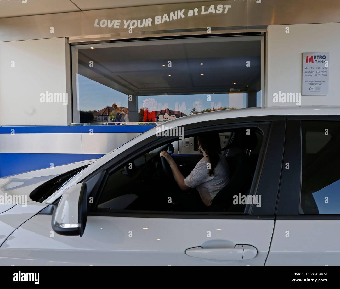 Drive thru banks hi-res stock photography and images - Alamy