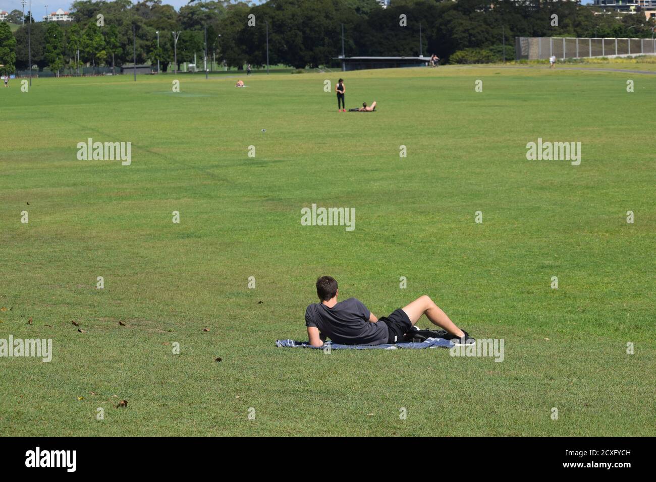 Sunbathe park hi-res stock photography and images - Alamy