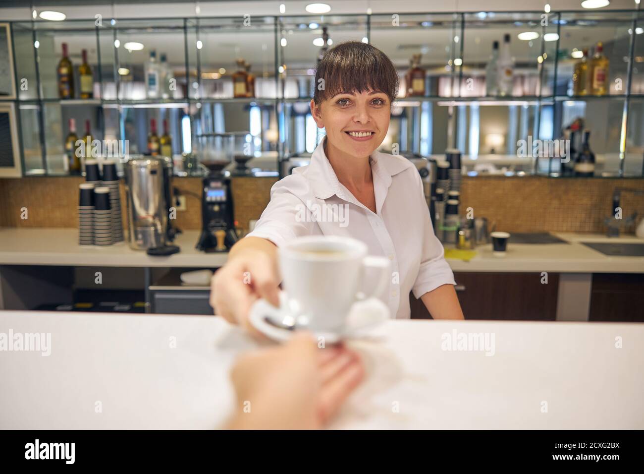 Pretty barmaid hi-res stock photography and images - Alamy