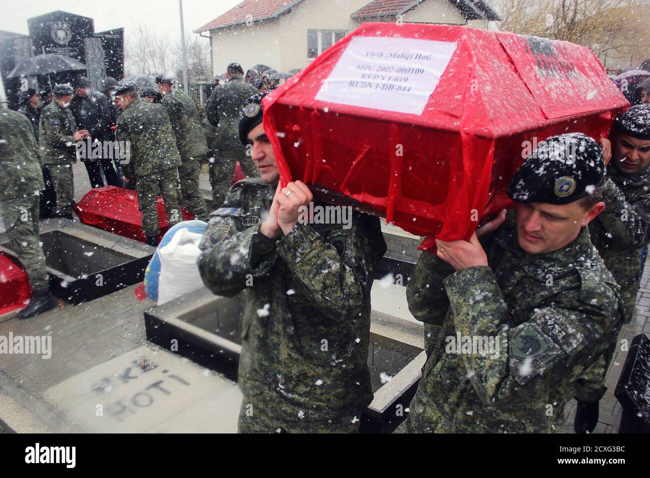 1999 kosovo hi-res stock photography and images - Alamy