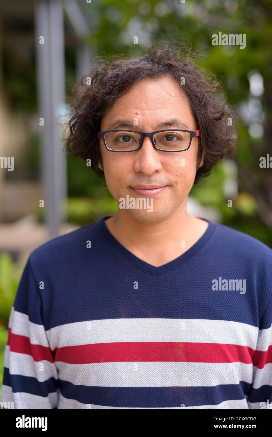 Asian guy in eyeglasses hi-res stock photography and images - Alamy