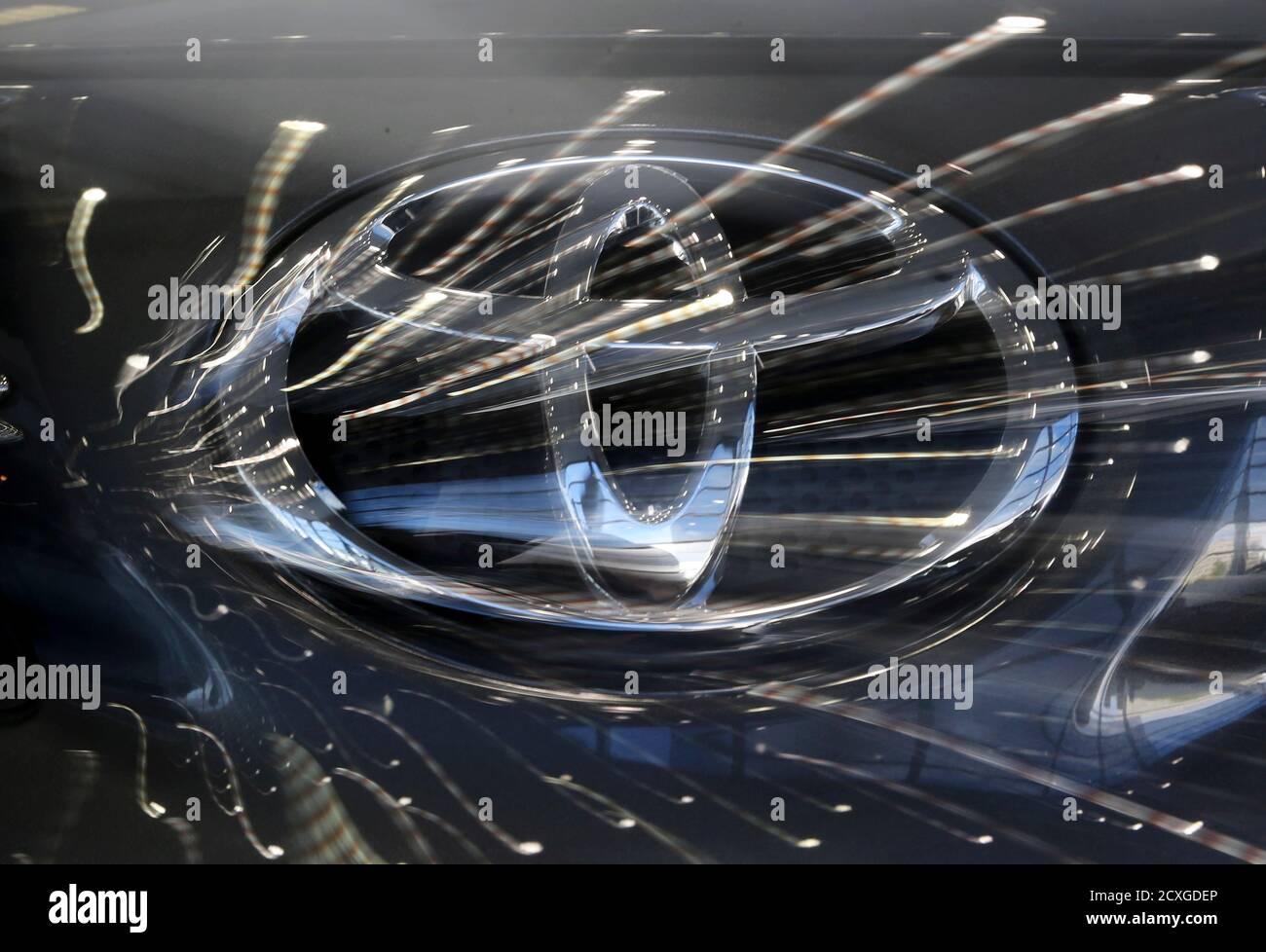 Toyota rav4 logo hi-res stock photography and images - Alamy