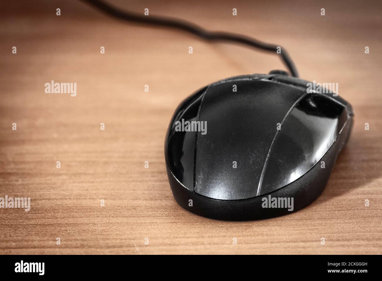 Black computer mouse on the office table Stock Photo - Alamy